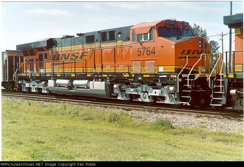 BNSF 5764